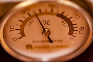 6 Methods to Measure Humidity in a Room
