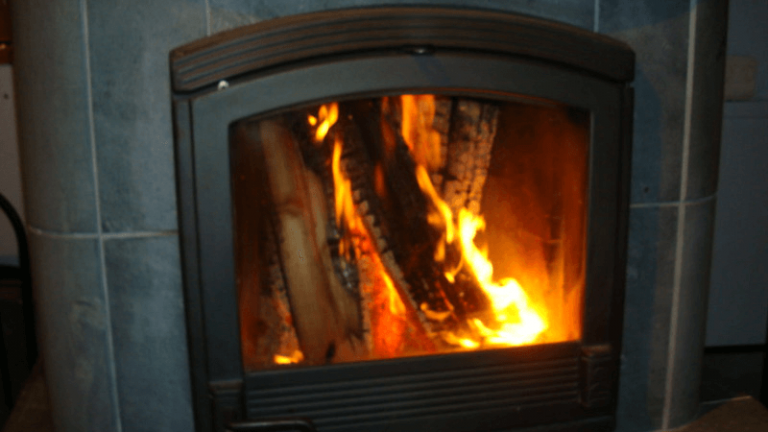4 Effective Ways to Circulate Heat from a Wood Stove